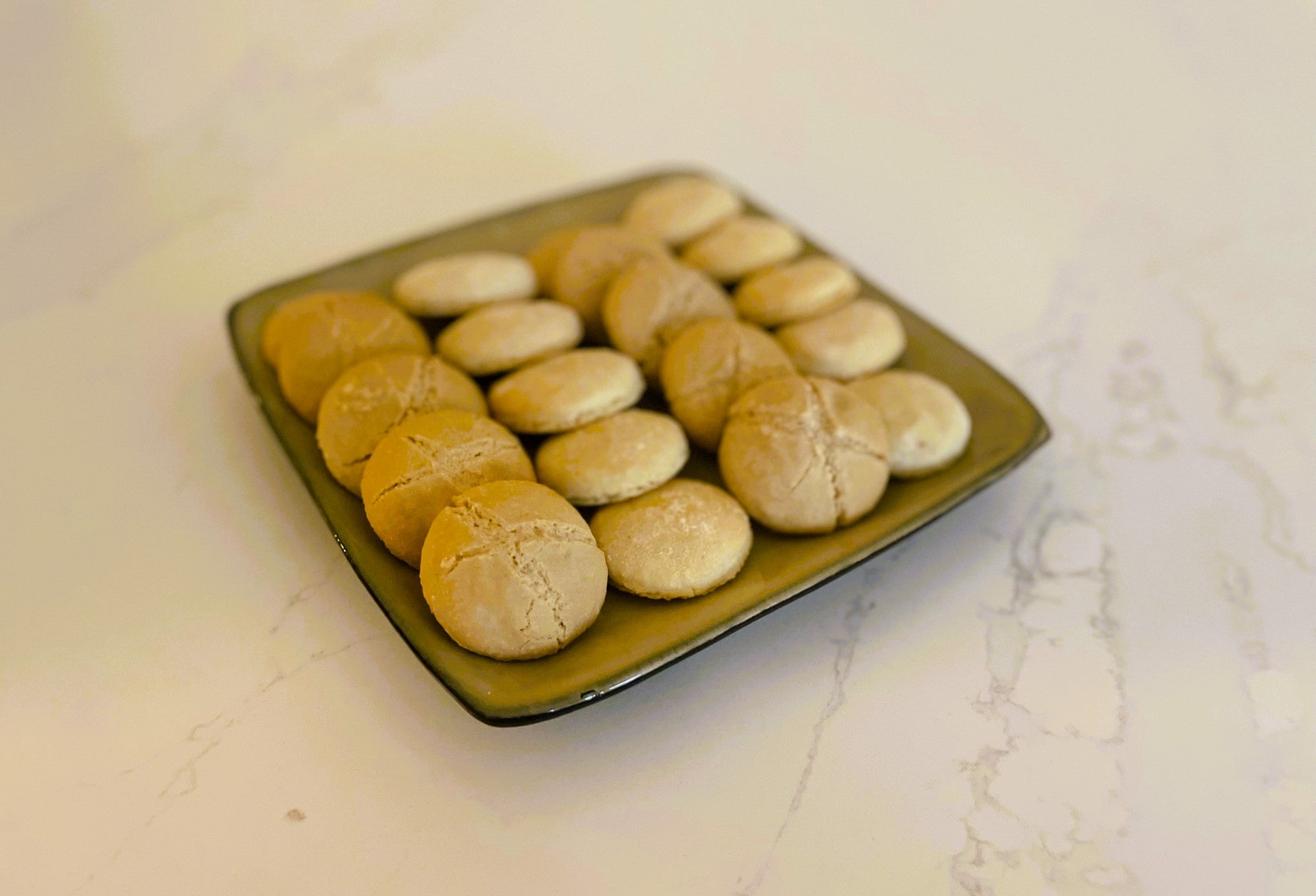 Macarons & Mouchous – Madame Charlie Bakery